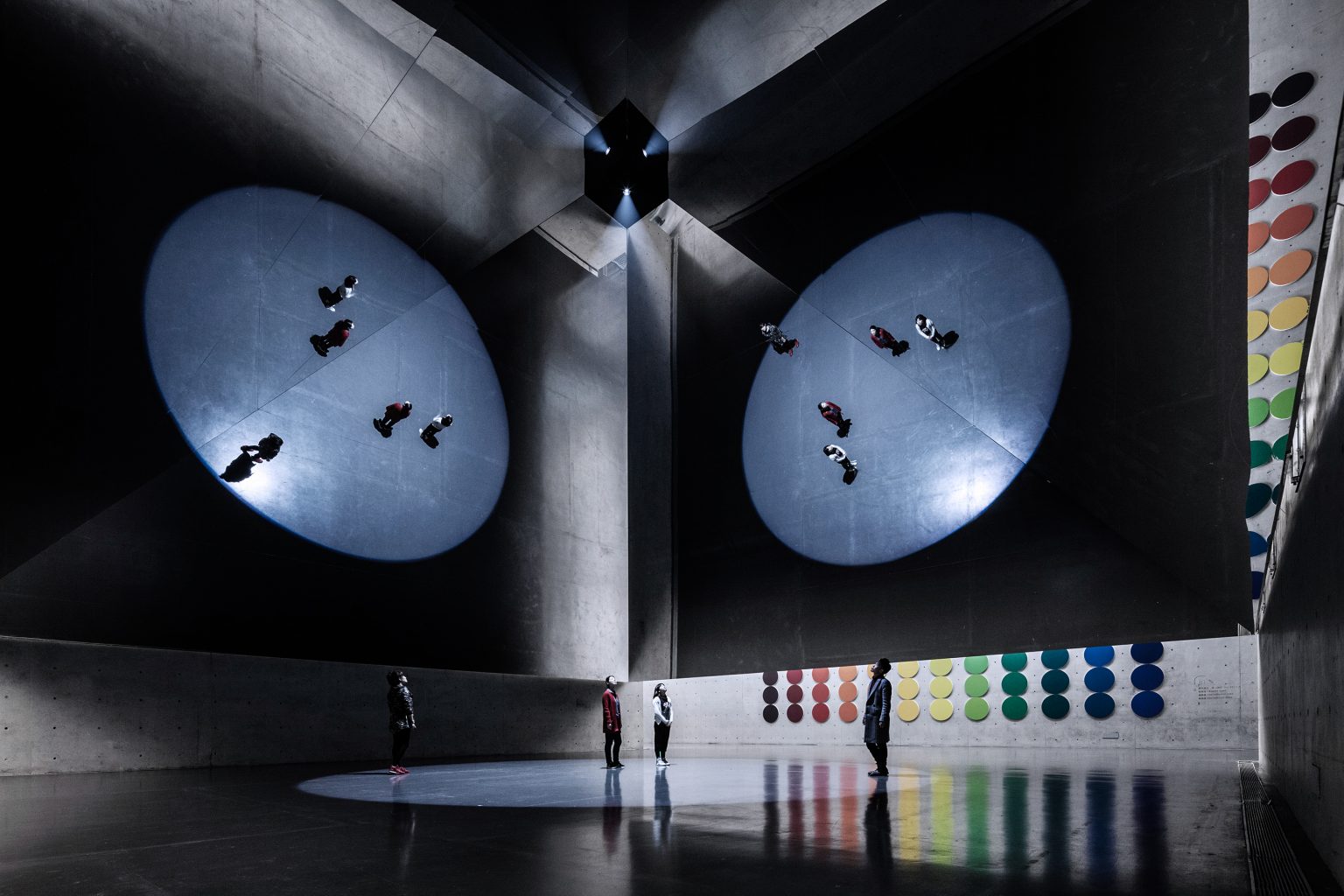 FLEXMIRROR® in Theater: How Flexible Mirrors Are Revolutionizing Stage Design - Flexmirror